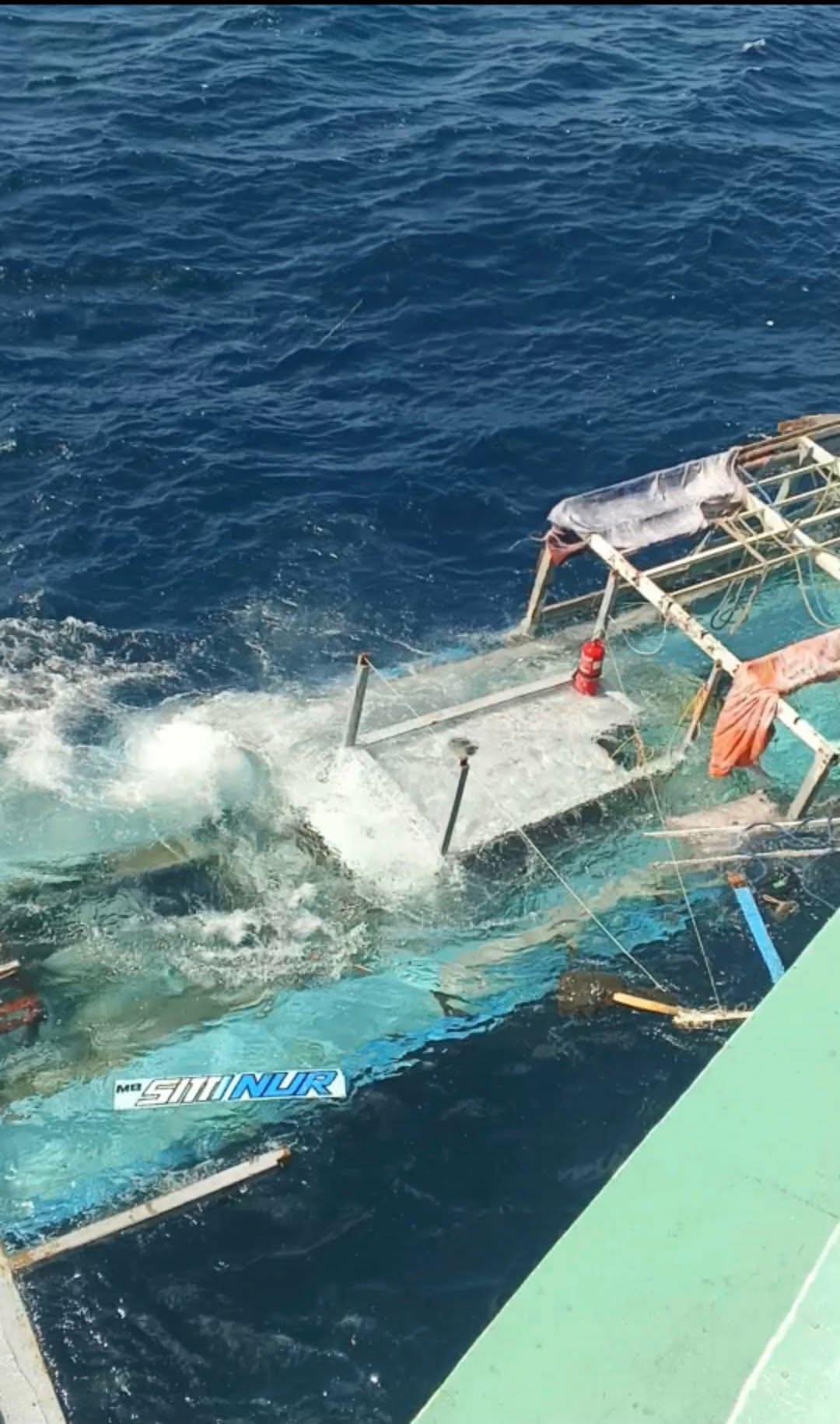 12 Passengers Safe After Motor Boat Sinks Off Bongao Due to Rough Seas ...