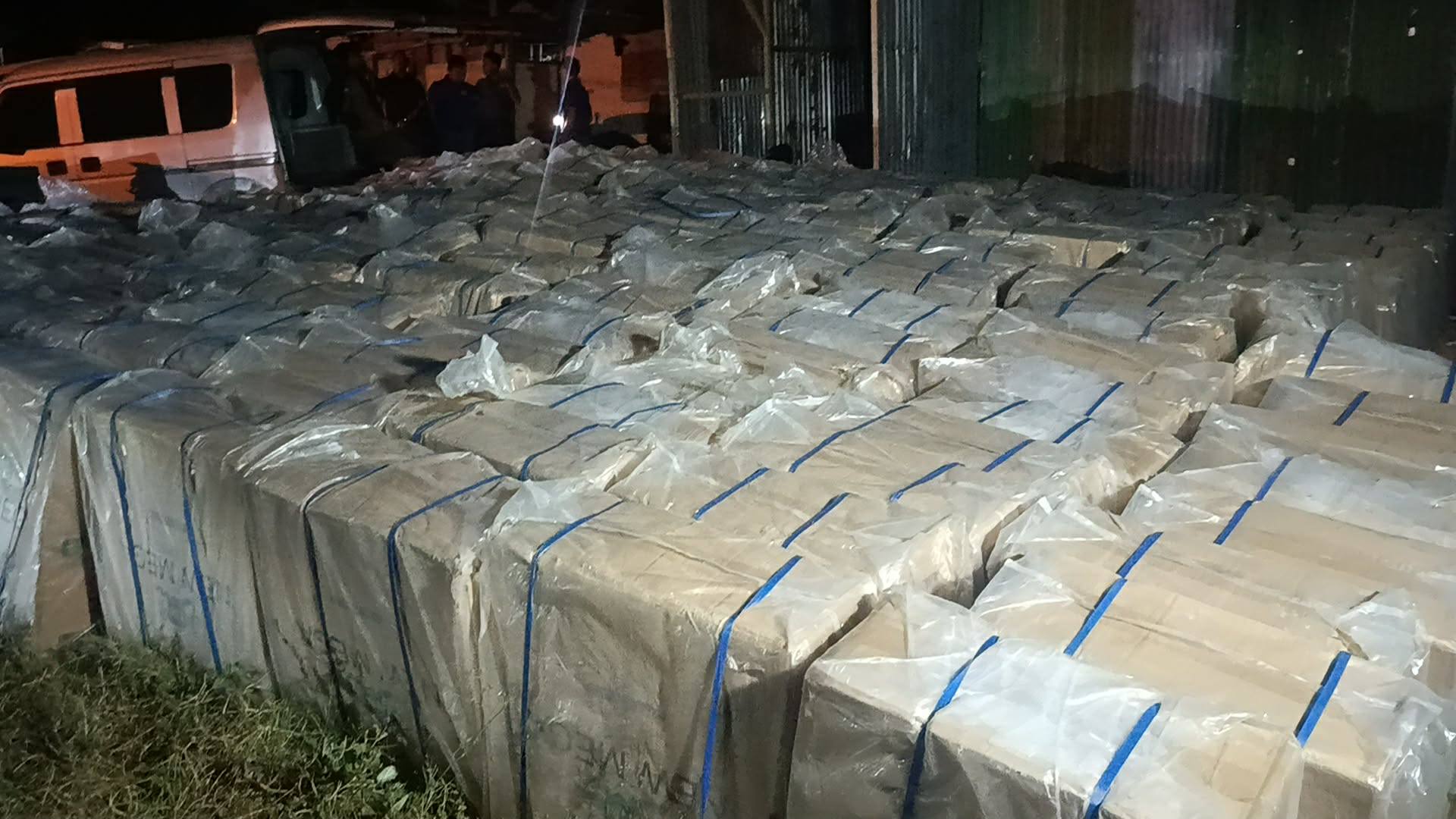 More Than 600 Boxes of Allegedly Smuggled Cigarettes Seized, 5 Arrested ...