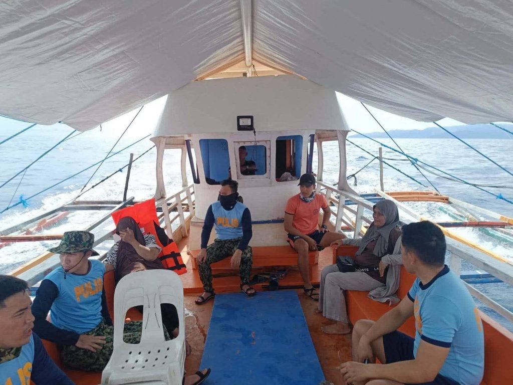 PCG Rescues Three Stranded Fisherfolk After Motorized Banca Suffers ...